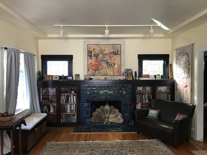 Pet Friendly Rockridge Bungalow - Emeryville, CA
