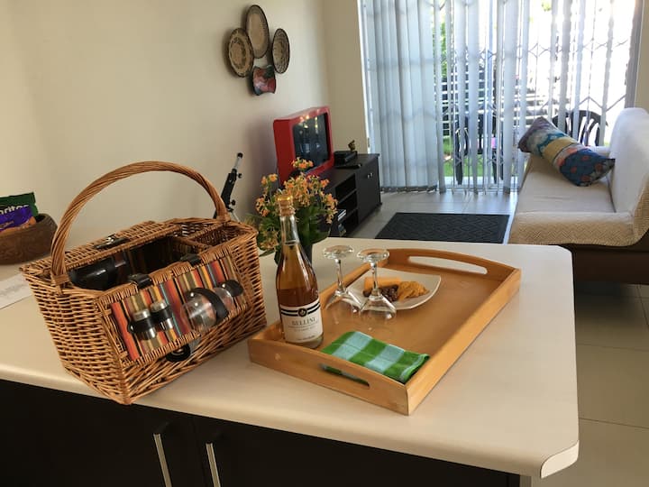 Spacious Solar Cottage, 15 Min From Airport - Edenvale