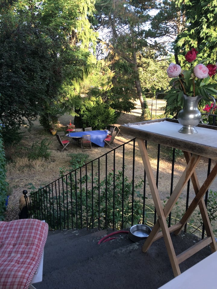 Maison Dans Une Grande Propriété. - Châtel-Guyon