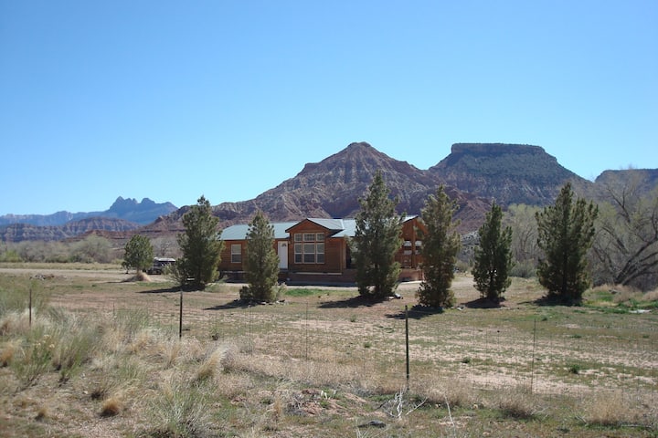 Cabin On Virgin River On 4 Acres - Springdale, UT