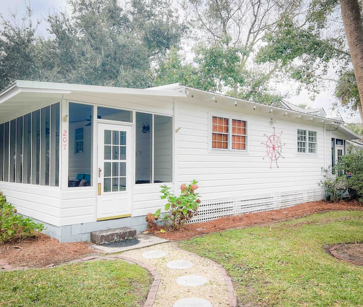 Family Friendly Beach Bungalow On Folly Beach - Folly Beach, SC