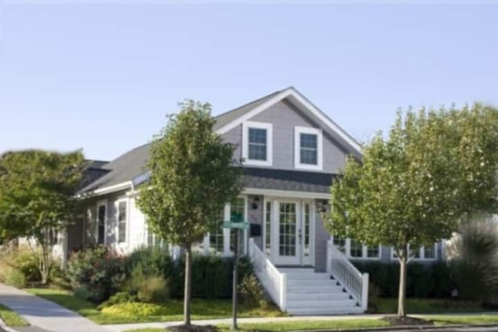 1 Block To Beach And Reho Ave W/hot Tub. - Rehoboth Beach, DE