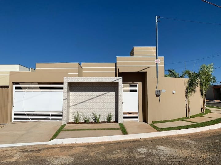 Casa Agradável Com Estacionamento Incluído - Caldas Novas