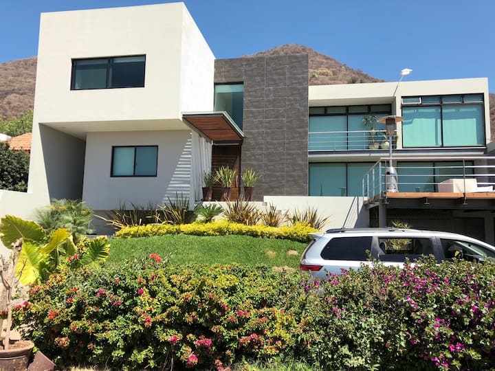 Custom-design Luxury Home W/ Elevator & Lake Views - Ajijic