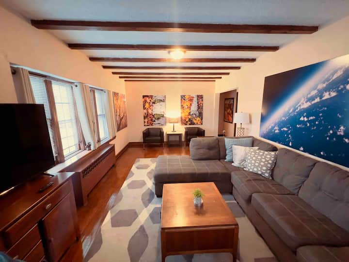Kegel's Inn - 2 Bedroom - Classic Apartment #5 - Greenfield, WI