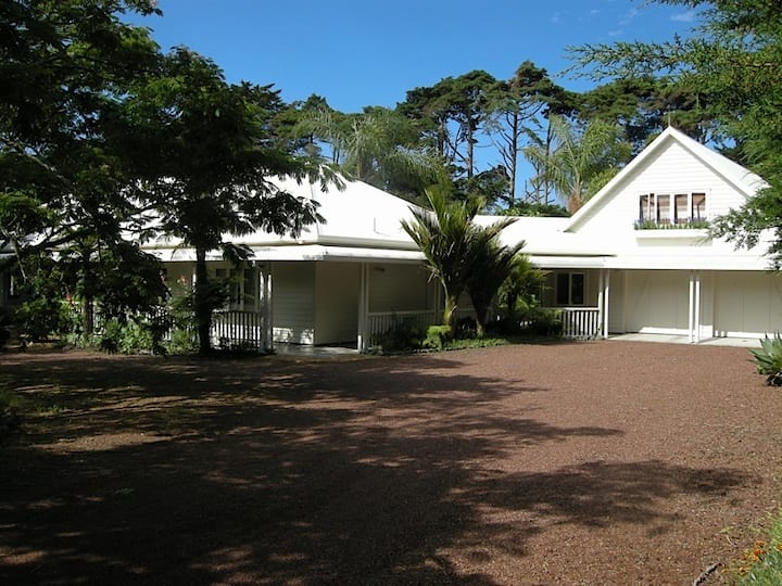 Stunning 3 Acre Parklike Property - Parakai
