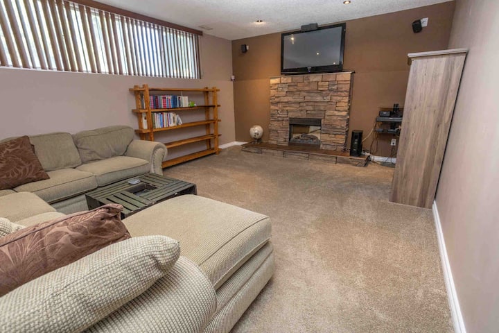 Spacious 2 Bedroom Suite Close To Hospital - Prince George
