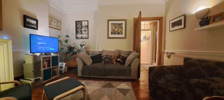 Lovely Dble Room In Southside, 3 Mins To Train - East Kilbride