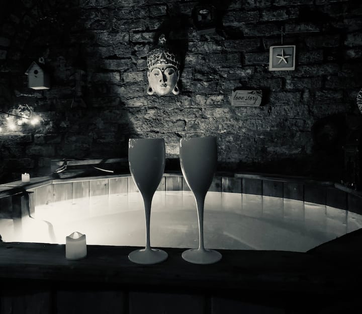 Carriage House/ Adult Oasis  With Outdoor Hot Tub - Irlande