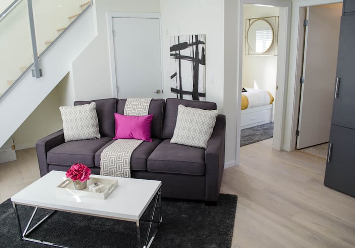 Furnished 2 Bdrm Coach House - Vancouver