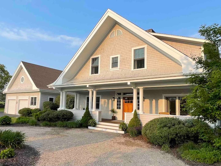 Pickleball & Heated Pool In Private Backyard Oasis - Newport, RI