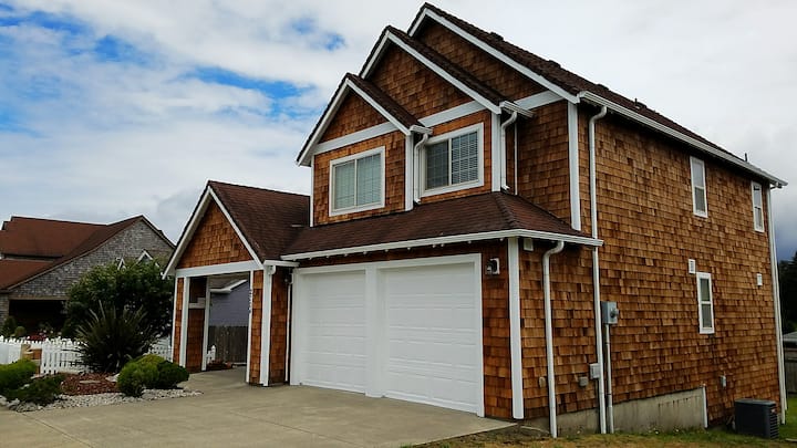 Family Friendly Home With Game Room - Long Beach