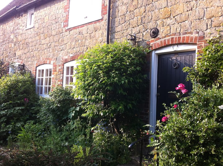 Beautiful Characterful Cottage - West Sussex