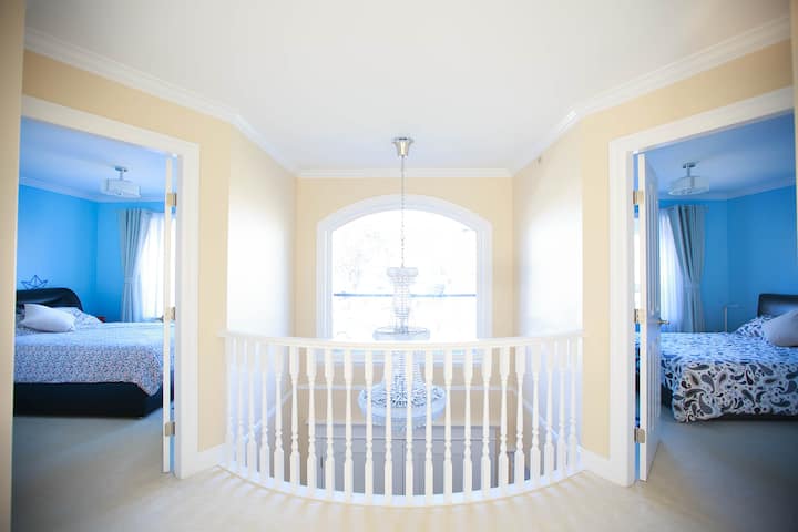 Luxurious 3br House W/ Balcony, Garden In Sunset - Vancouver