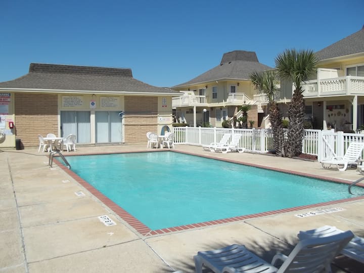 Two Floor Villa - Sleeps 8! - Corpus Christi, TX