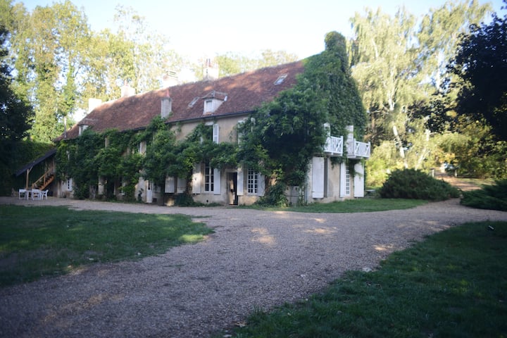 Domaine De Guichy - 11 Chambres- 30 Personnes - Nièvre