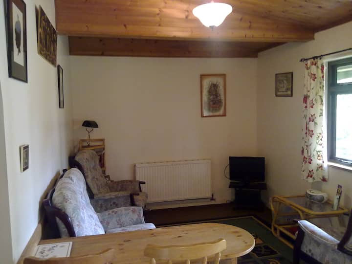 Wayside Lodges -  Four Quiet Timber Lodges - Chippenham