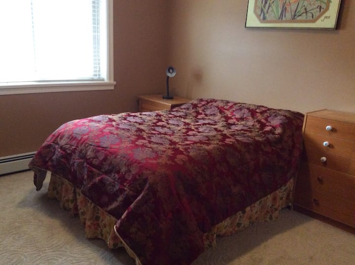 Quiet Spacious Private Room, Private Full Bathroom - Abbotsford