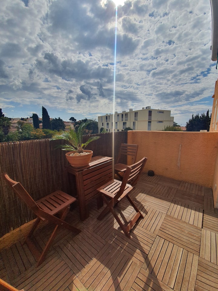 Charmant T2  Dans Résidence à 10 Mn Du Port - Bandol