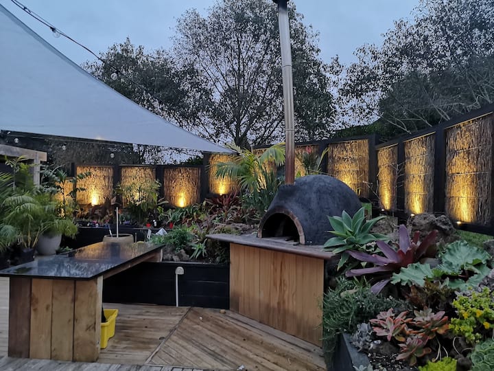 Upmarket Lifestyle Property Close To Cbd And Beach - Riverhead