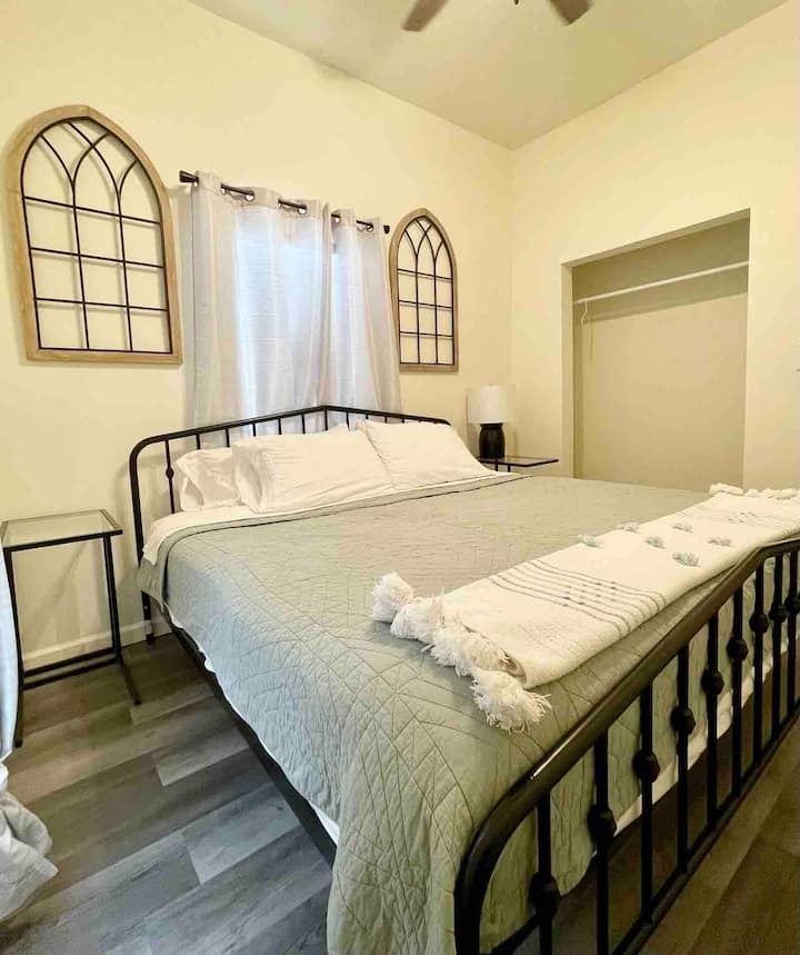 The Pioneer In Lyons,near Sterling College&chase - Kansas (State)