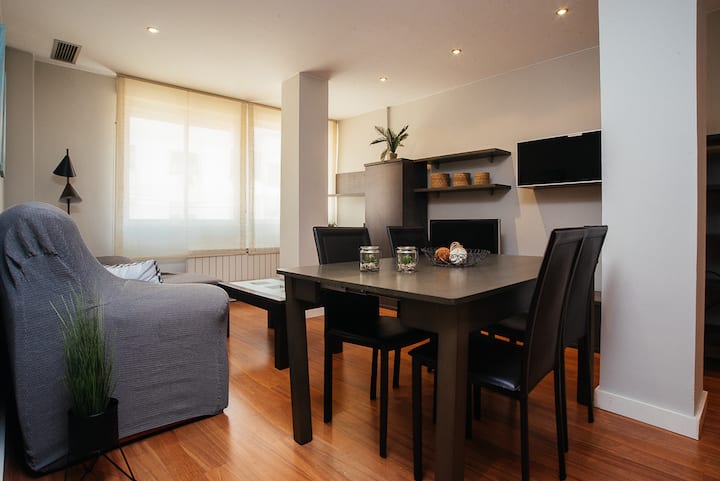 Loira Lacarra: Coqueto Y Moderno En El Centro - Zaragoza, España