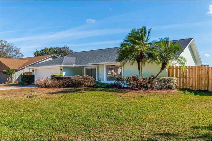 Stay & Play Tampa Bay - Riverview, FL