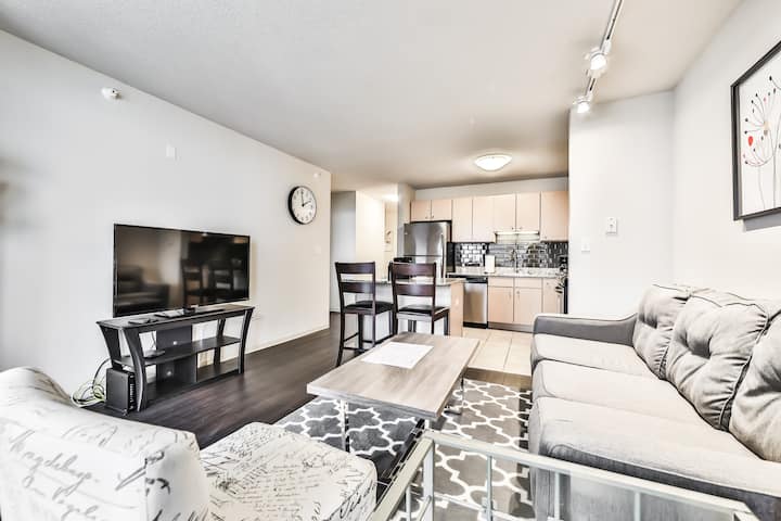 Luxurious One Bed In Amazing Full Amenity Building - Chicago, IL