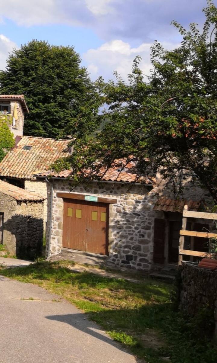 Gîte Chaleureux Dans Hameau En Pierre En Ardèche - Ardèche
