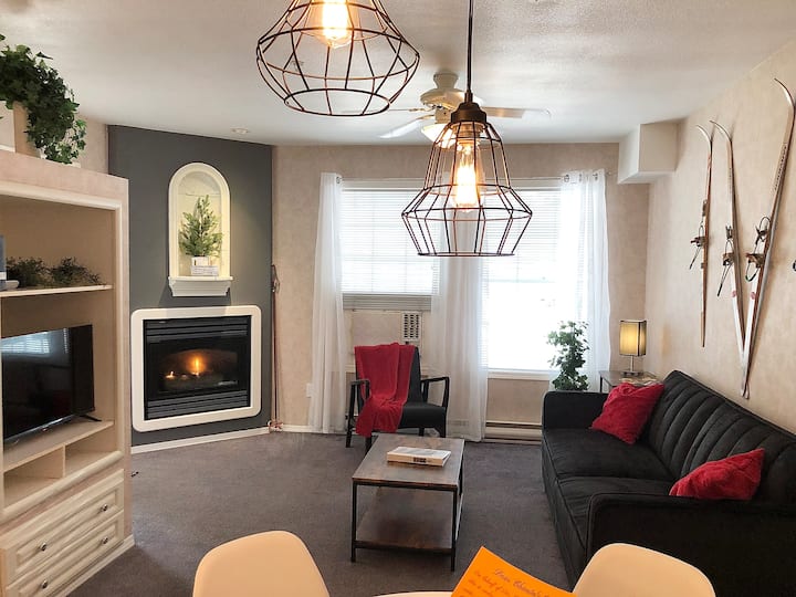 Cozy Mountain Condo Ski Theme Parking Level - Fairmont Hot Springs, BC