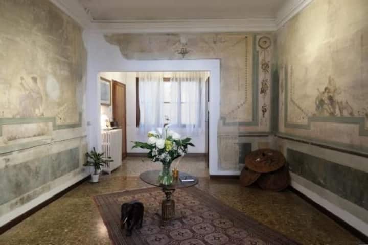 Room In Rialto In Ancient Palace On The Canal - Venise