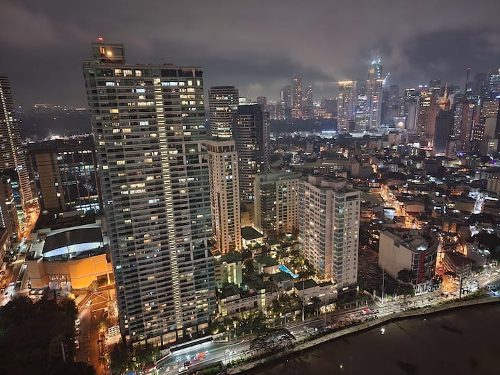High Floor Condo-great View, Amenities & Netflix! - Metro Manila