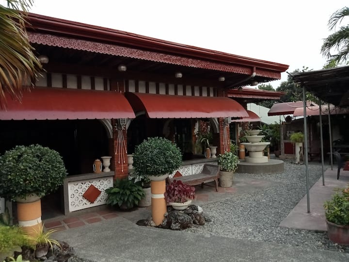 Ma. Maxine Transient Near Baluarte Zoo Entire Home - Narvacan