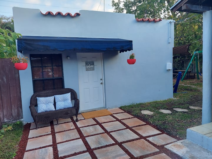 Little Havana Spanish Style Guest House By Calle 8 - Miami, FL