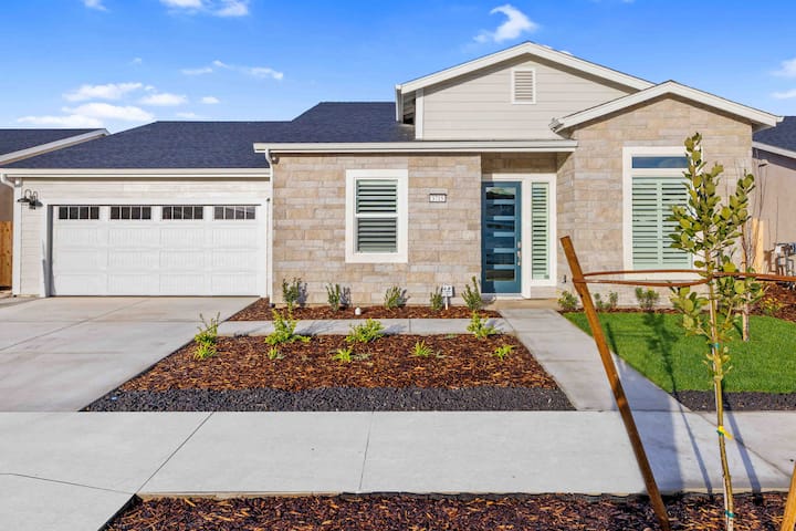 The Saephan 3715 - Visalia, CA