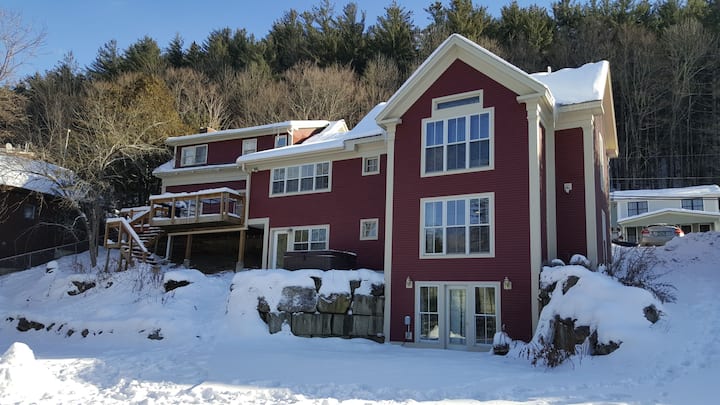 Stowe Village Home In Historic Downtown + Hot Tub - Stowe, VT