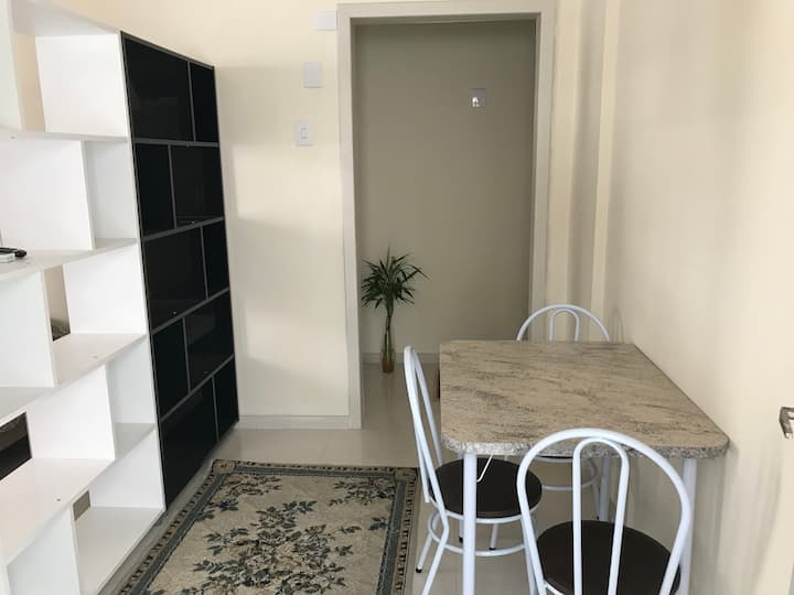 Apartamento Prático E Muito Bem Localizado (08) - Porto Alegre