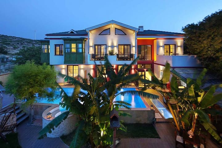 ÇEşmekeş Otel (Aile Odası) - Çeşme