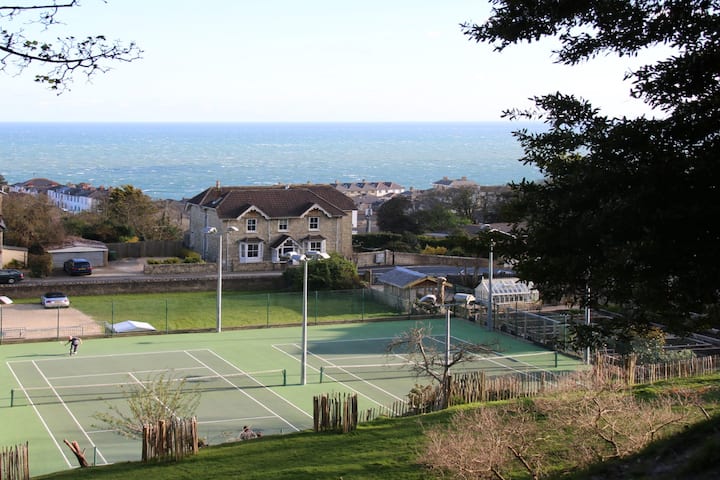 Cornerstone East - Garden Flat By The Sea - Isle of Wight