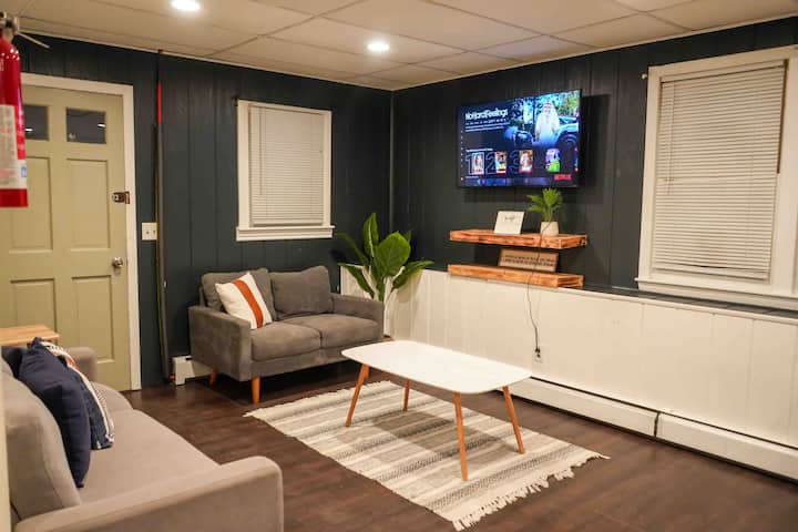 Cozy Retreat In The Heart Of Providence - Cranston, RI