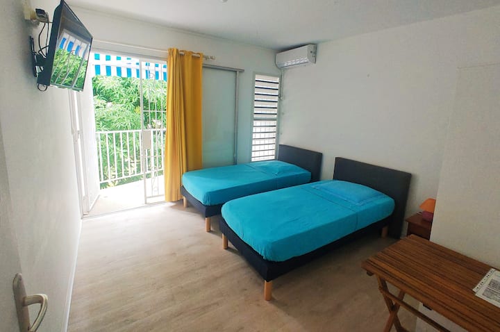 Studio à 5mn  De La Plage 2 Lits Indiv +Citerne - Guadeloupe