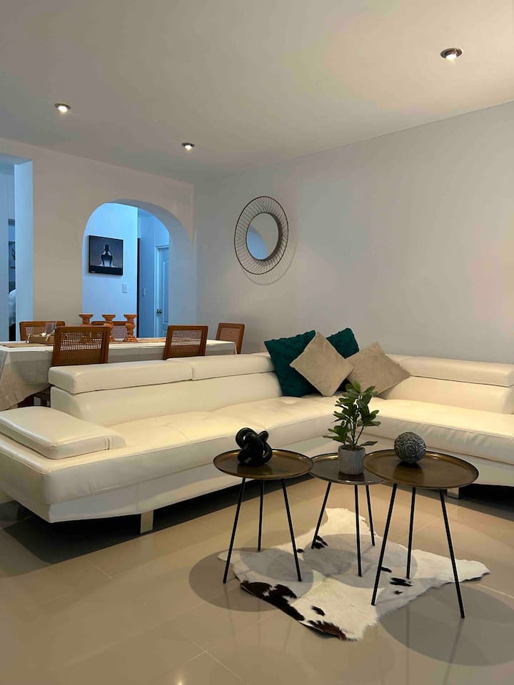 Hermoso, Acogedor Y Amplio Apartamento. Ascensor -