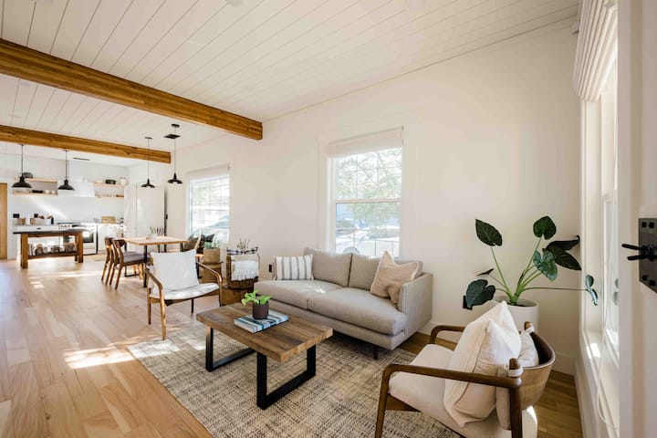 1919 Vintage Modern House In Downtown Merced - Merced, CA