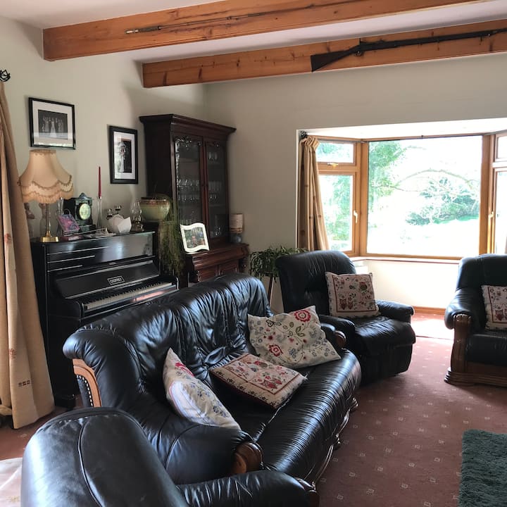 Robins Hill, (Room 1)on The Shore Of Lake Assaroe. - Bundoran