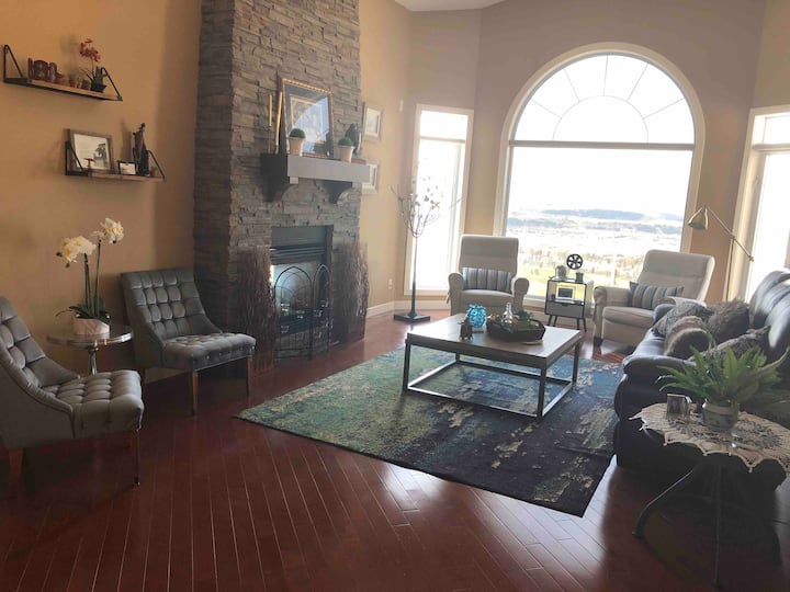 Majestic Mountain Home
Ltr - 31 Day Minimum Stay - Cochrane