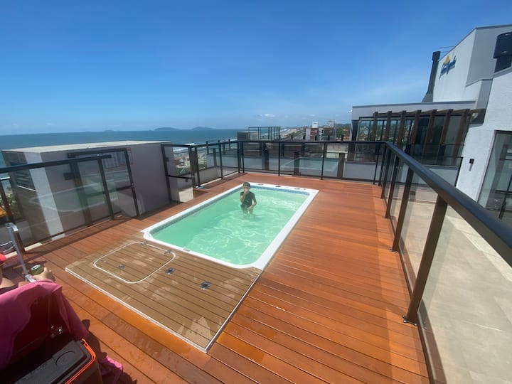 Apartamento Frente Mar, Com Piscina No Terraço. - Itapoá