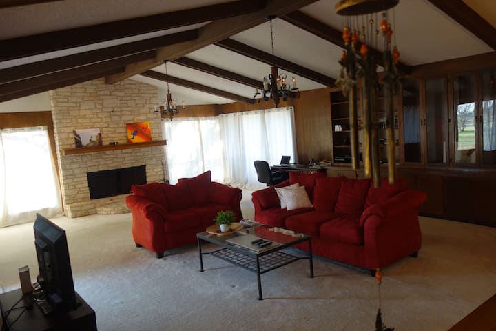 Beautiful Room In Quiet Country Home Near Austintx - Elgin, TX