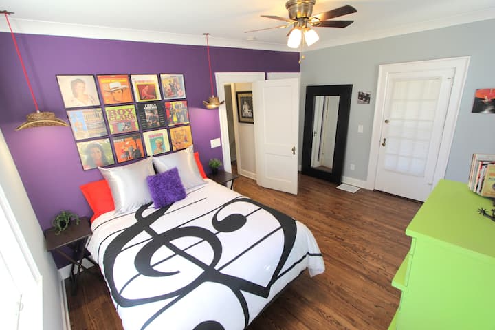 FUNky *MuSiC-ThEmEd FUNhouse_Close to BROADWAY - Houses for Rent in ...