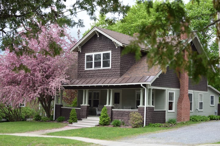 Cozy Bungalow In Charming Vermont Village - Vermont