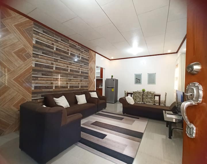 Whole House With Fiber Wi-fi/netflix/disney+ - Tagaytay